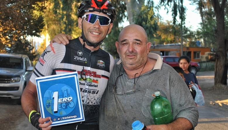 El ciclista Mauricio Rivas se quedó este viernes con la primera etapa ...